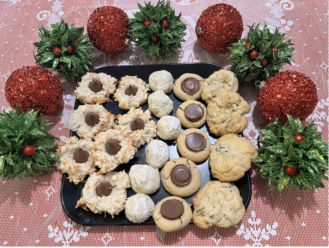 Christmas Traditional Holiday Cookies Assortment Party Cookies Cookie ...