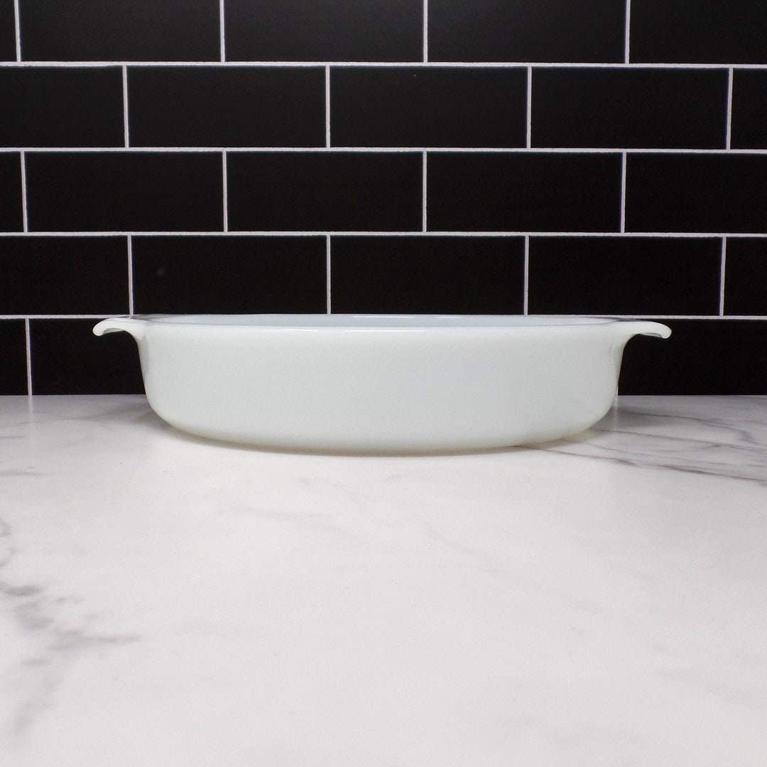 Vintage Fire King 9 Inch Round Baking Dish / Casserole (429) - White (mid-late 1970s) - Etsy