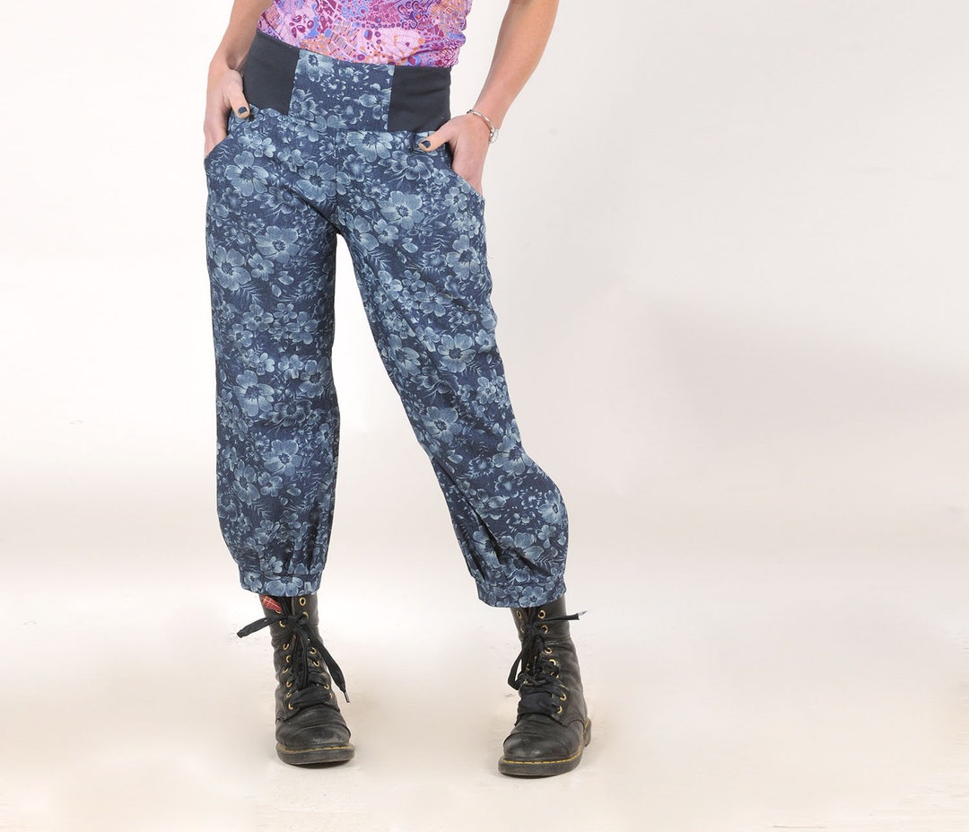 Womens Blue Floral Cropped Pants With Stretchy Belt, Lightweight Cotton ...