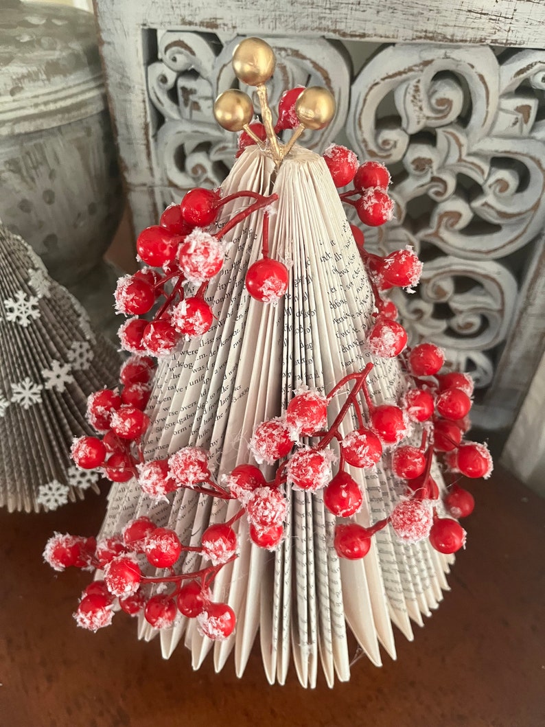 Folded Book Christmas Tree: Vintage Red Berry Holiday Decor - Etsy