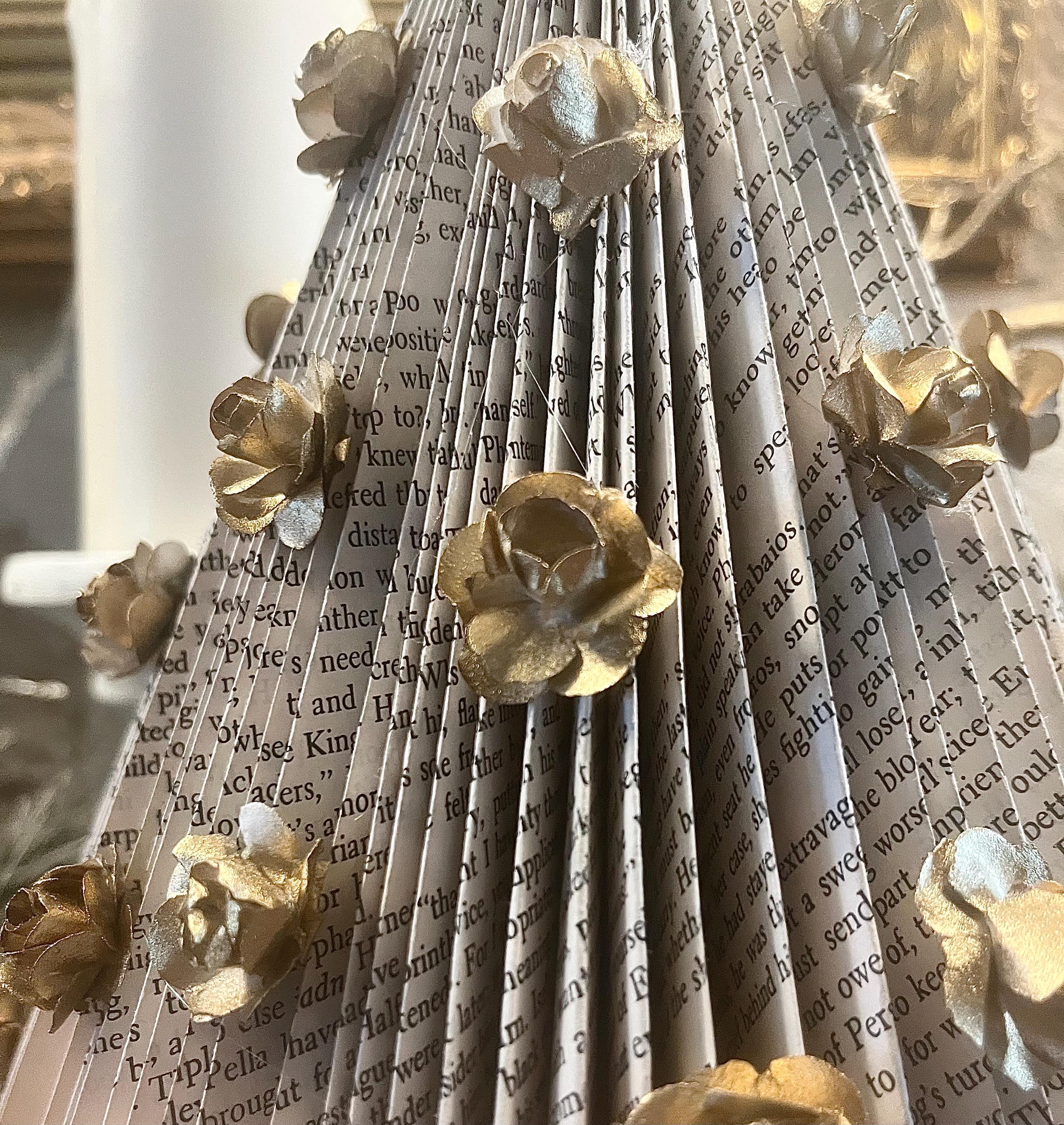Folded Book Pages Christmas Tree: Gold Roses, Table, Shelf, Table ...