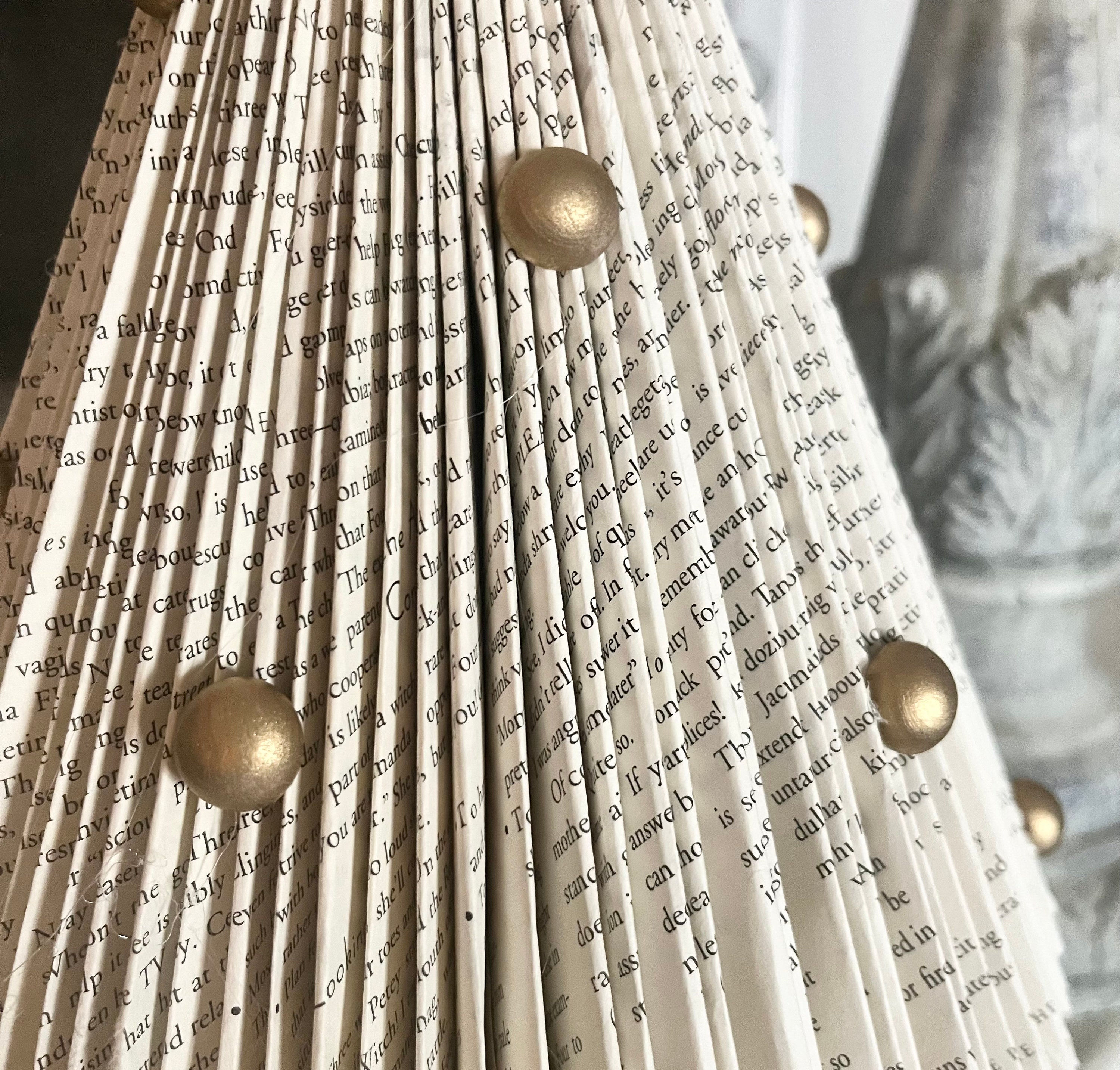 Folded Book Christmas Tree: Gold Snowflake Topper, Rustic Chic Decor - Etsy
