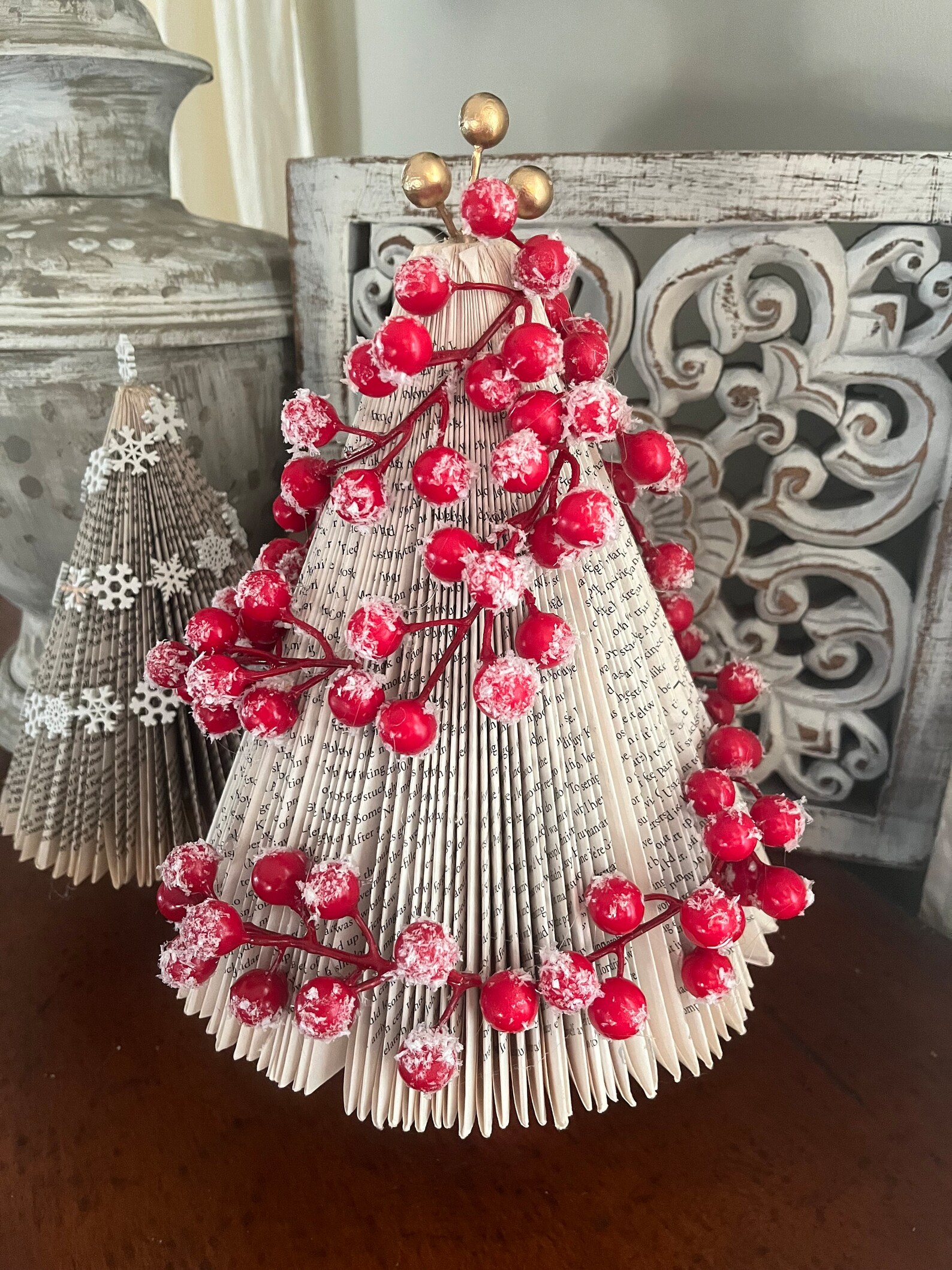 Folded Book Christmas Tree: Vintage Red Berry Holiday Decor - Etsy