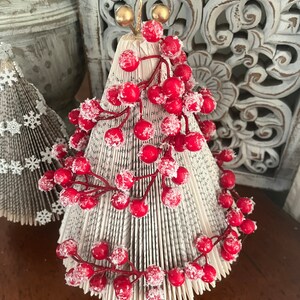 Folded Book Christmas Tree: Vintage Red Berry Holiday Decor - Etsy