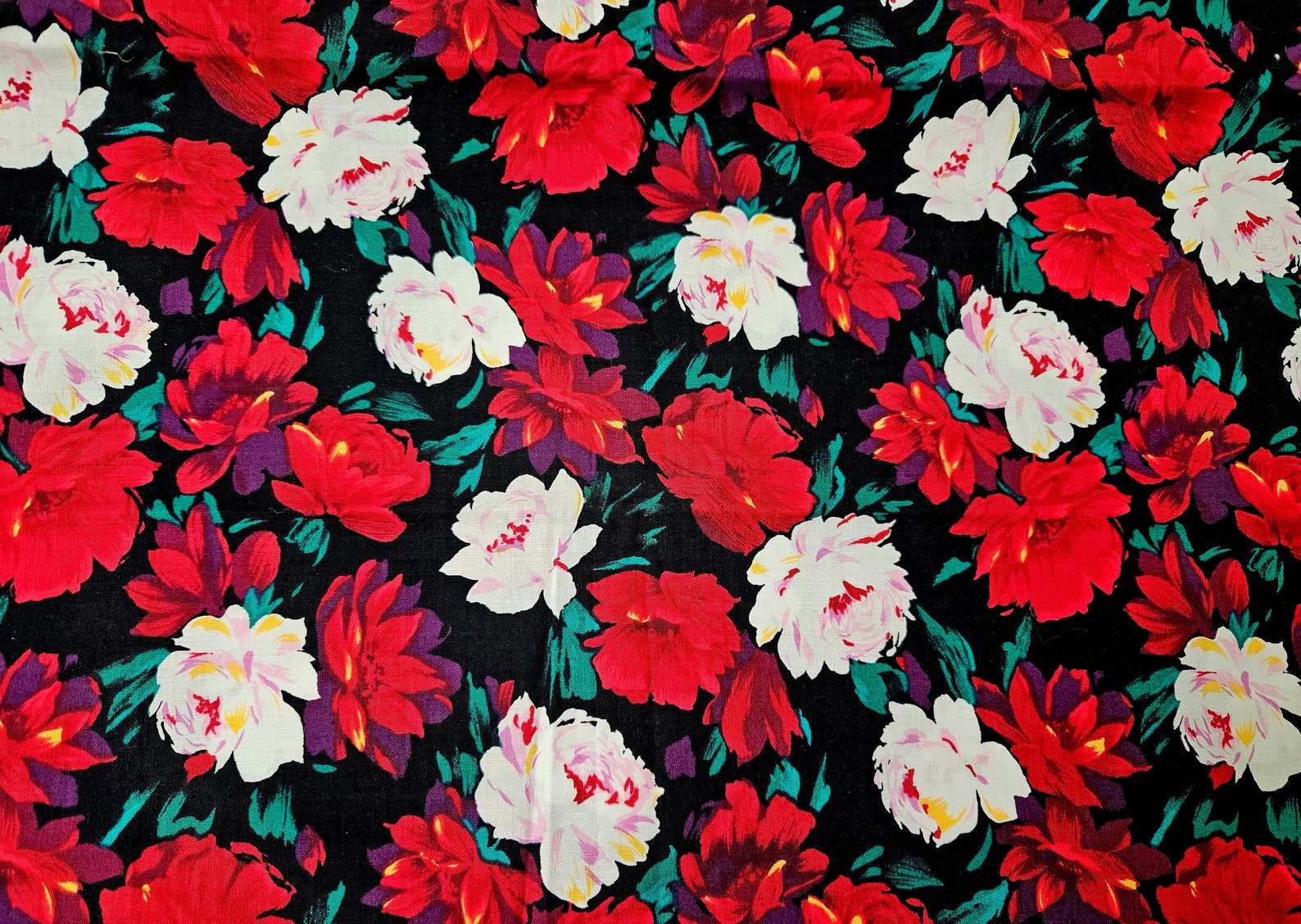 The Alexander Henry Collection White and Red Flowers Fabric 27 X 44 ...
