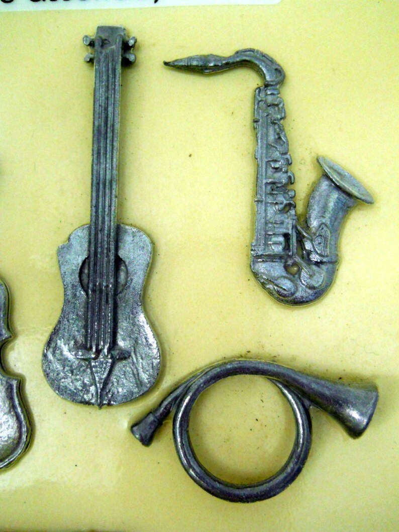 New Sealed Metal Musical Instruments 8 Assorted Sax Horns Trumpet ...