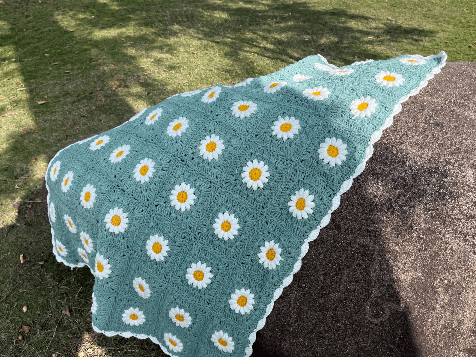 Crochet Daisy Granny Square Blanket Pattern, Daisy Blanket Pattern ...