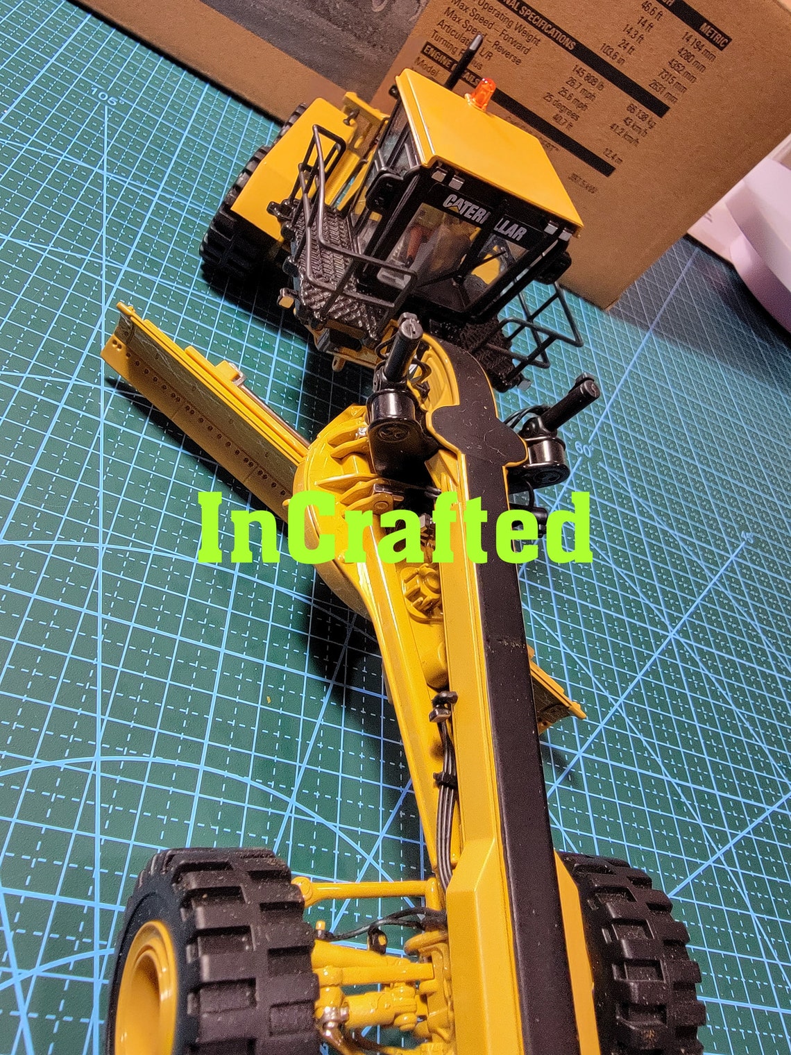 Caterpillar Cat 24M Motor Grader 1/50 Scale Model by Diecast Masters ...