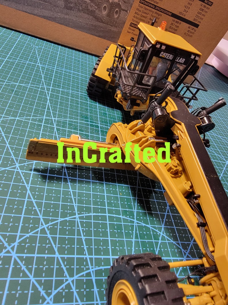 Caterpillar Cat 24M Motor Grader 1/50 Scale Model by Diecast Masters ...