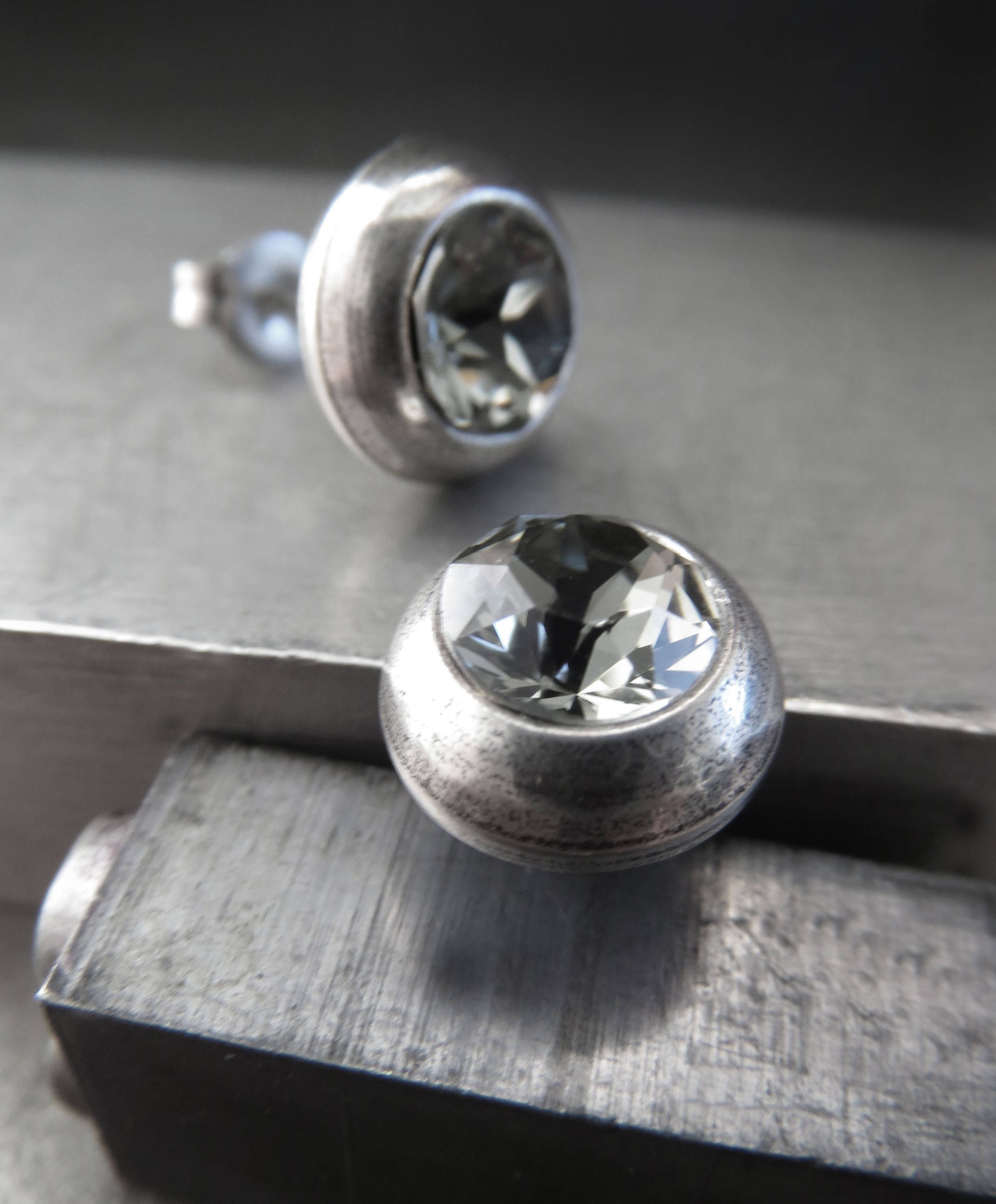 Ultra Modern Black Diamond Crystal Silver Stud Earrings - Unisex Silver ...