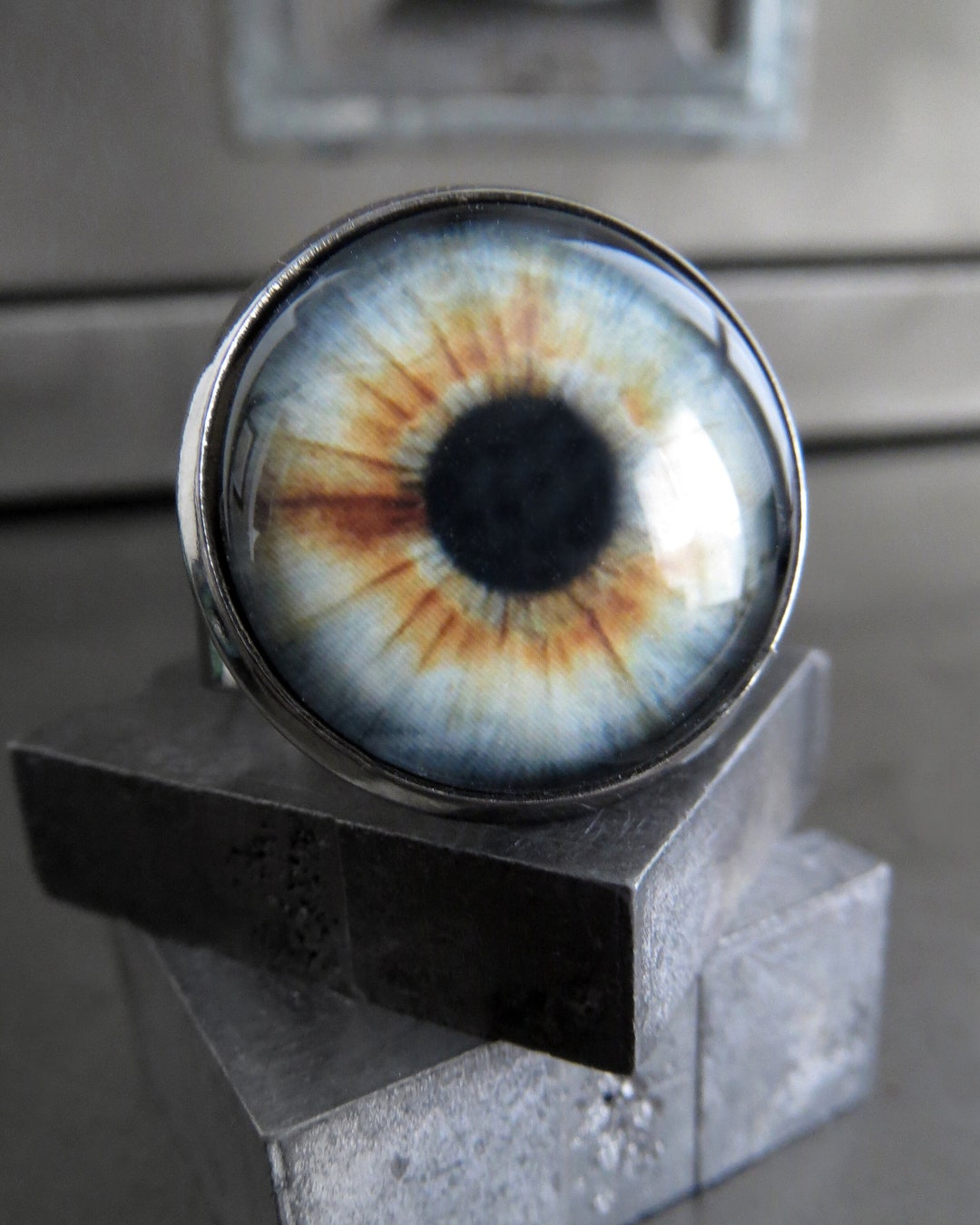 Halloween Eyeball Ring, Glossy Soft Blue Grey Amber Eye Ball Ring - 2 ...