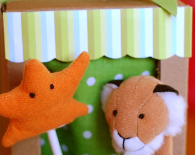 Mini Puppet Show Box for Finger Puppets - Etsy