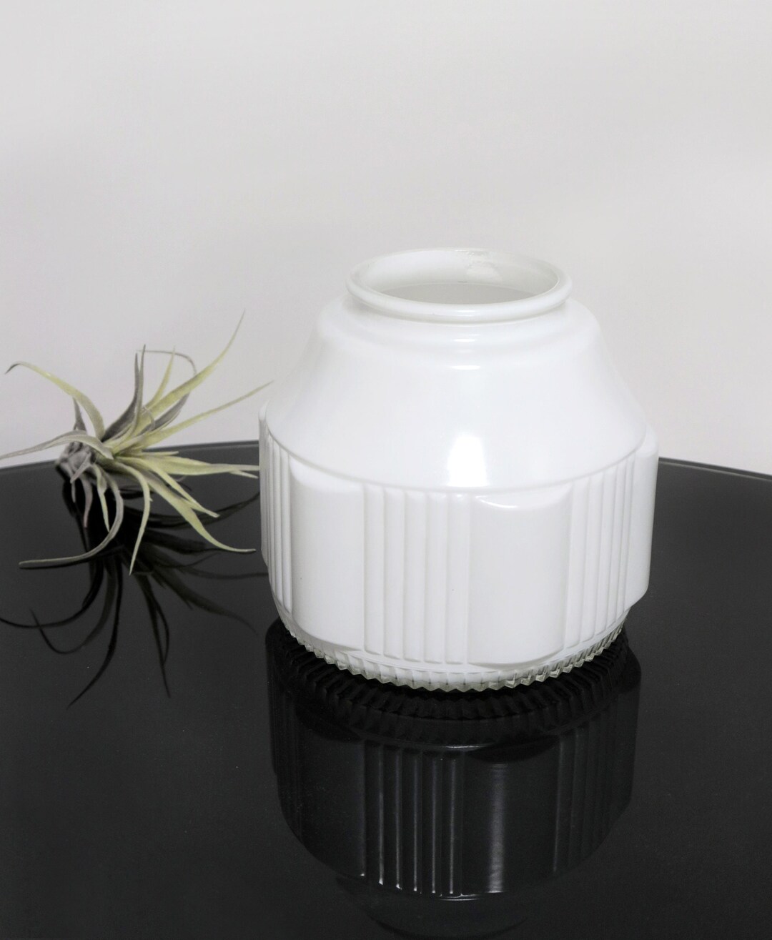 Modern Art Deco Ribbed White Glass Ceiling Lamp Shade W/ Faceted Bottom ...