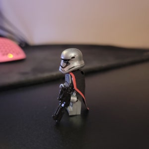 LEGO Star Wars Captain Phasma Minifigure With Cape and Gun Custom ...