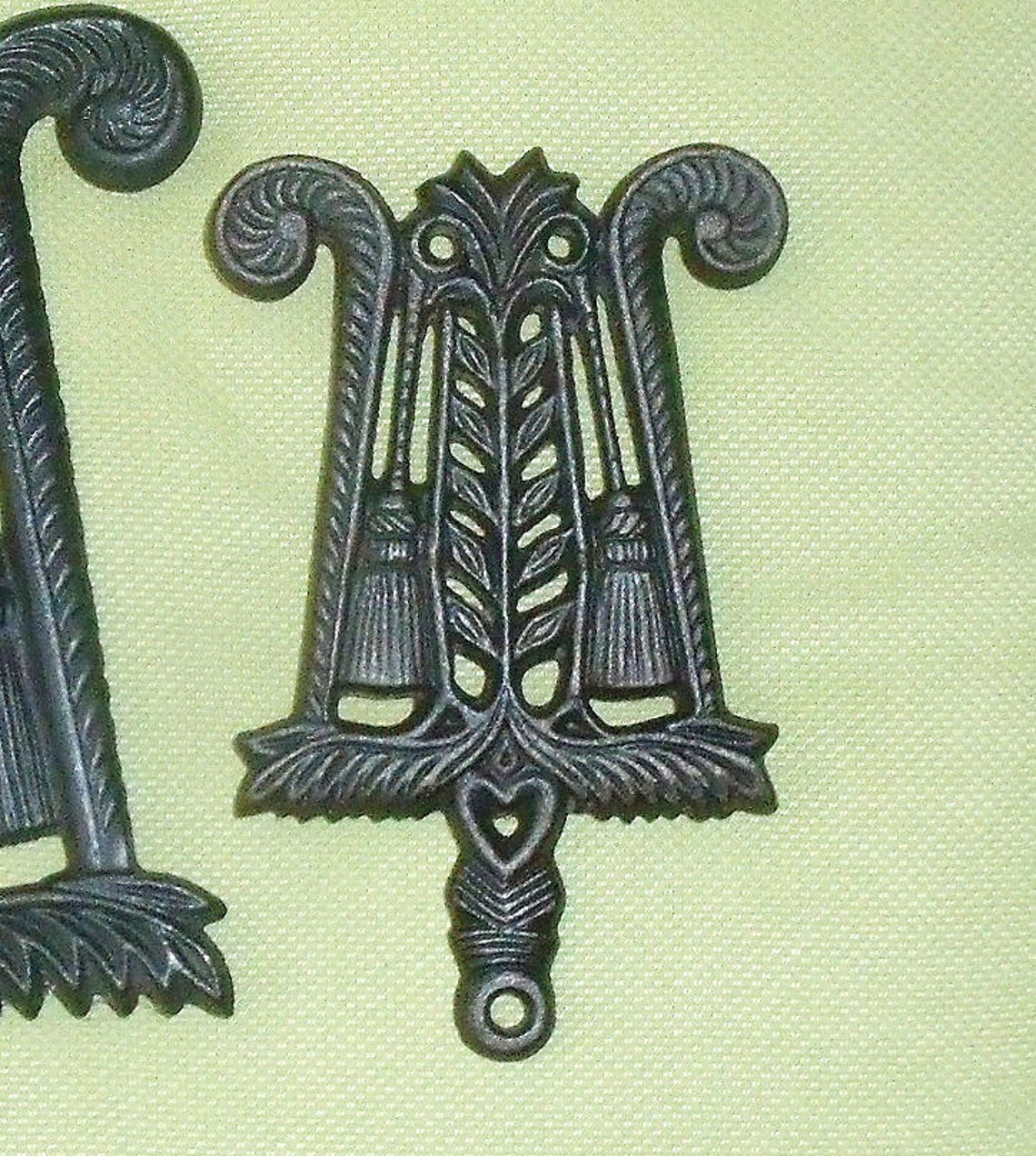 Small Vintage Wilton Cast Iron Trivet - Etsy