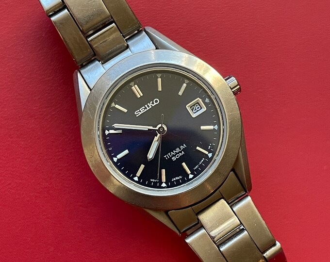 Vintage Seiko Titanium 7N82 Oyster Style Ladies Watch Quartz Blue Dial ...