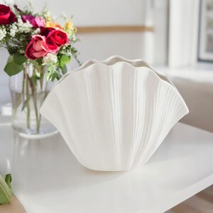 Ceramic Shell Shaped Vase Ceramic Vase Sea Shell Vase Modern Decor ...