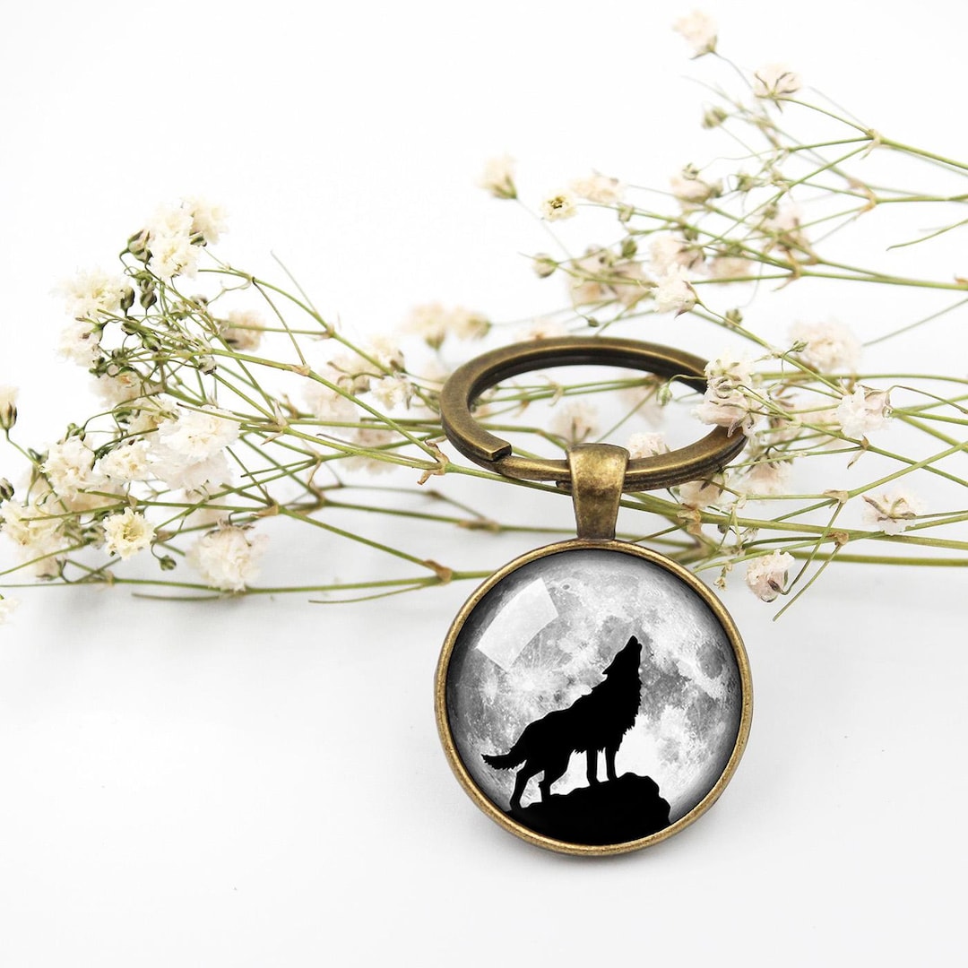Howling Wolf Keychain Keyring, Full Moon Wolf Pendant Necklace, Spirit ...