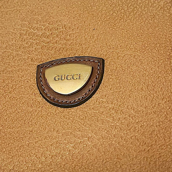 Authentic Vintage Gucci Two Tone Leather Logo Plate 2… - Gem