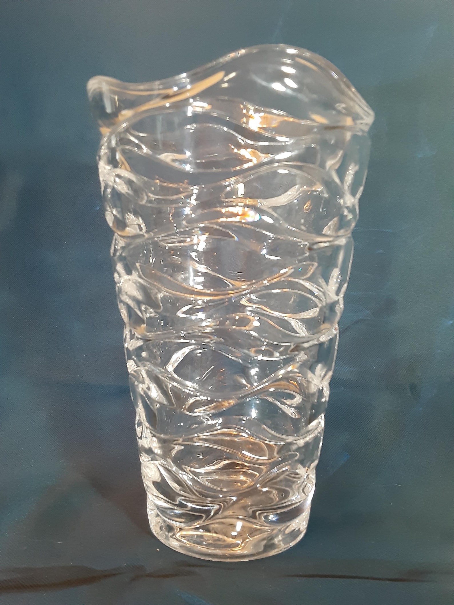 Mikasa Crystal Atlantic 9" Clear Oval-shaped Vase. Beautiful Wave ...