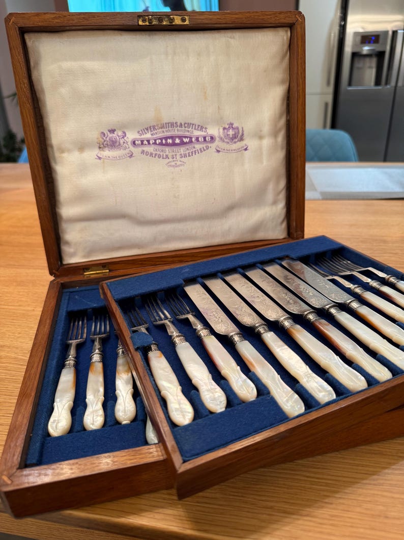 A Victorian Silver Plated Mappin and Webb Cutlery Set With Beautiful ...