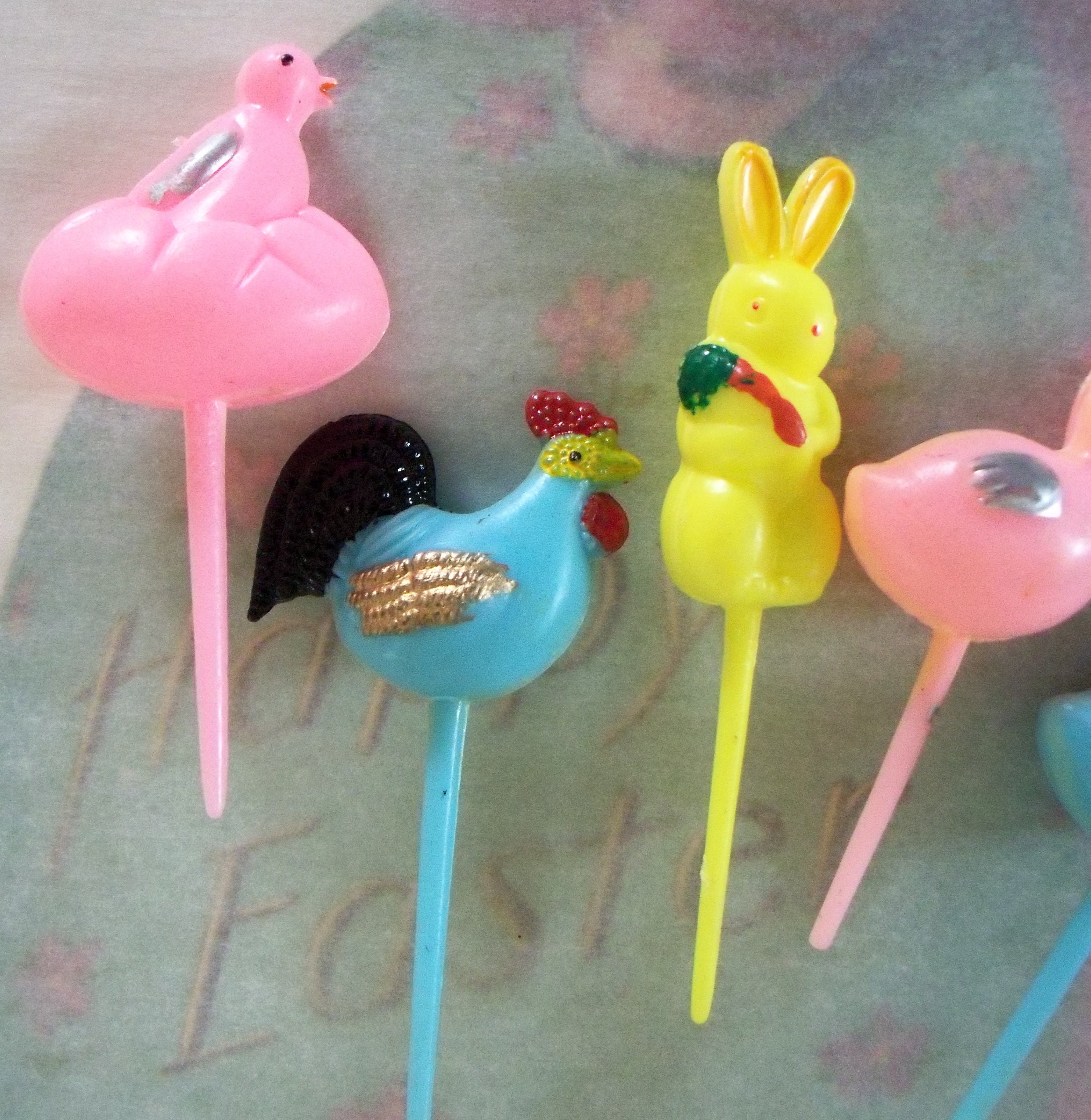 One Dozen / Vintage / Easter Cupcake Picks / Kitschy / Sugared Eggs ...