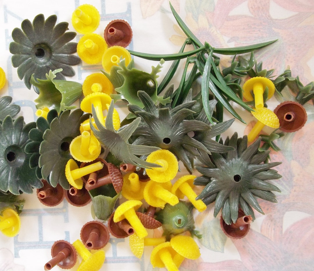 Vintage Plastic Flower Parts / Flora Making Supplies / Blossom Centers ...