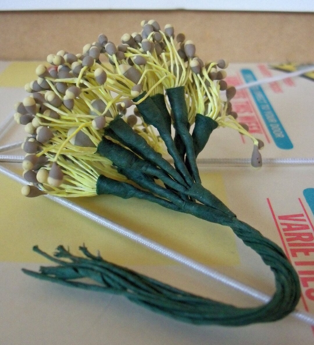 Vintage / Floral Pips-peps Flower Centers / Matte Gray Tipped With ...