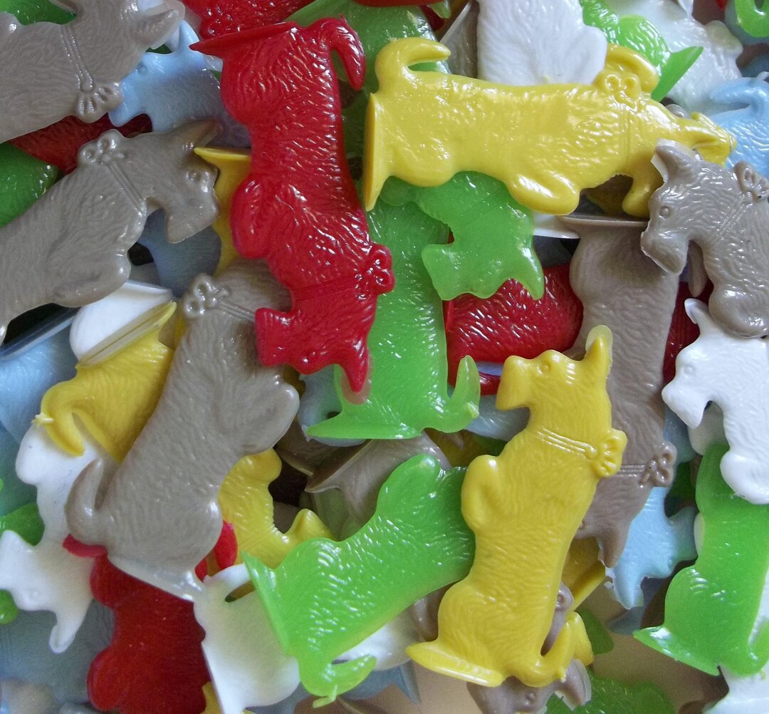 Six Items / Vintage / Plastic Scottie Dog Begging / Cracker Jack Prizes ...