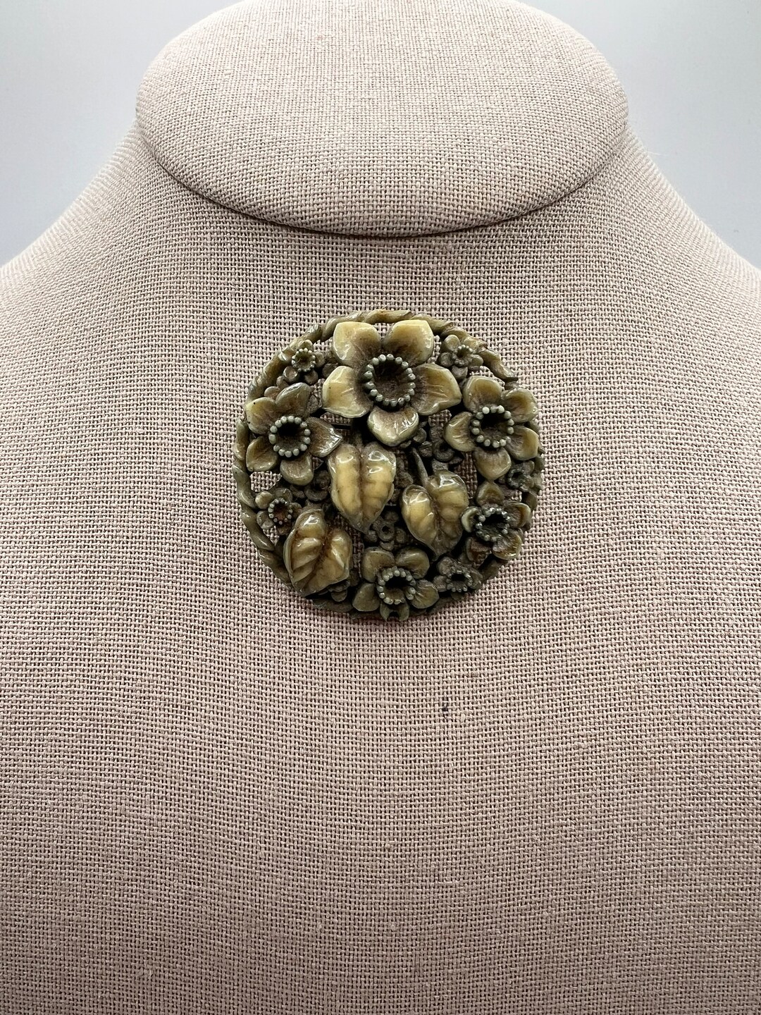 Vintage Mid-century Celluloid Floral Brooch - Etsy