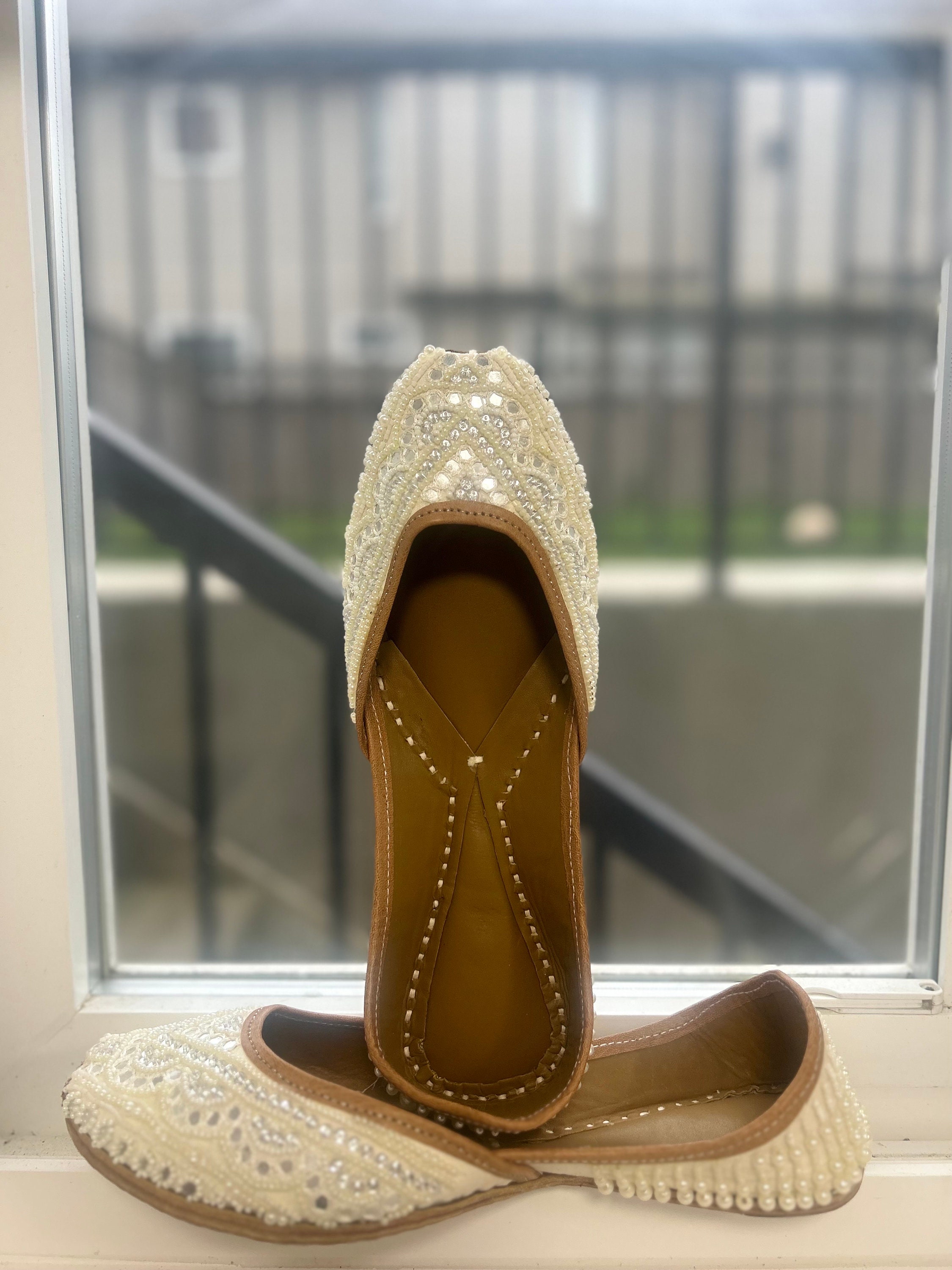 Punjabi Jutti Mirror Pearl Ethnic Sandal Pearl Bridesmaid Gift Khussa Mojaris Desi Jutti Bridal ...