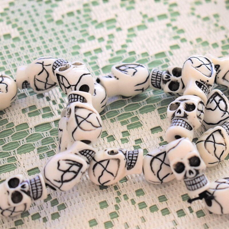 Large Resin Skull Beads - Etsy