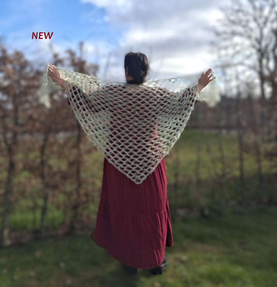 Green Beige, Lovers Knot / Salomons Knot Shawl XL - Etsy