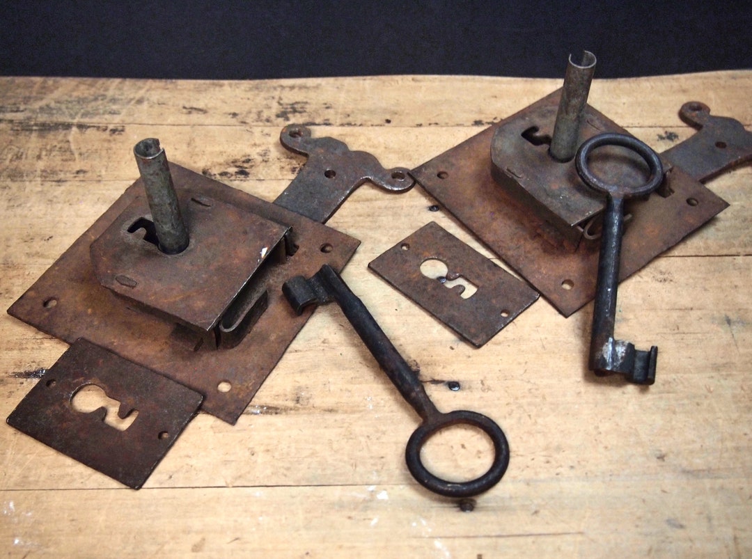 Set of 2 Vintage Metal Lock With Large Skeleton Key and Decorative ...