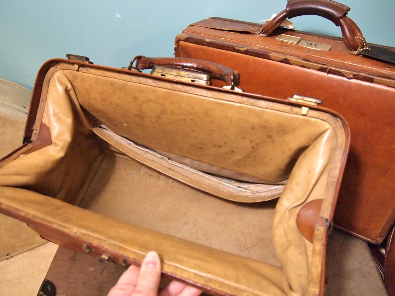 Vintage Leather Doctor Case Primitive travel display nice | Etsy
