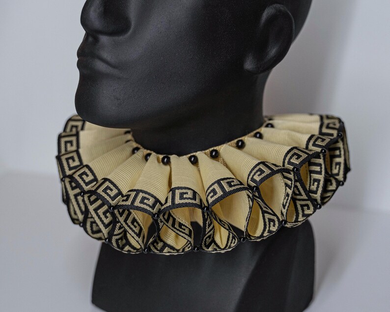 Elizabethan Neck Ruff - Beige/ivory Necklace With Pearls - Historical ...