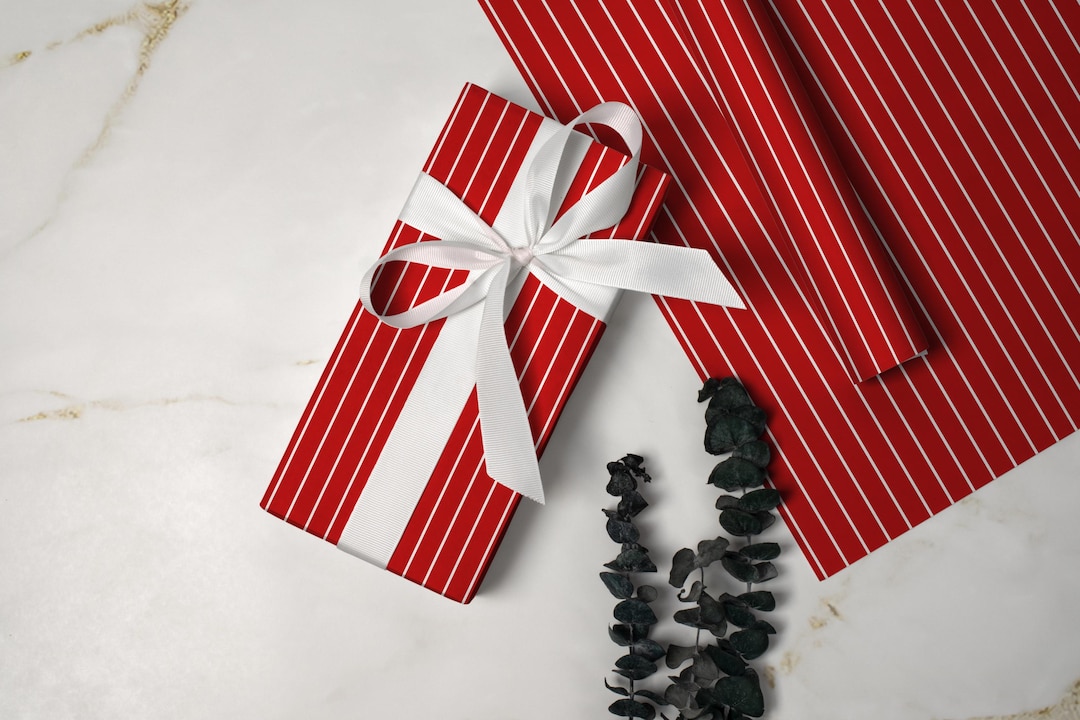 Red and White Wrapping Paper, Striped Gift Wrap, Christmas Classic ...