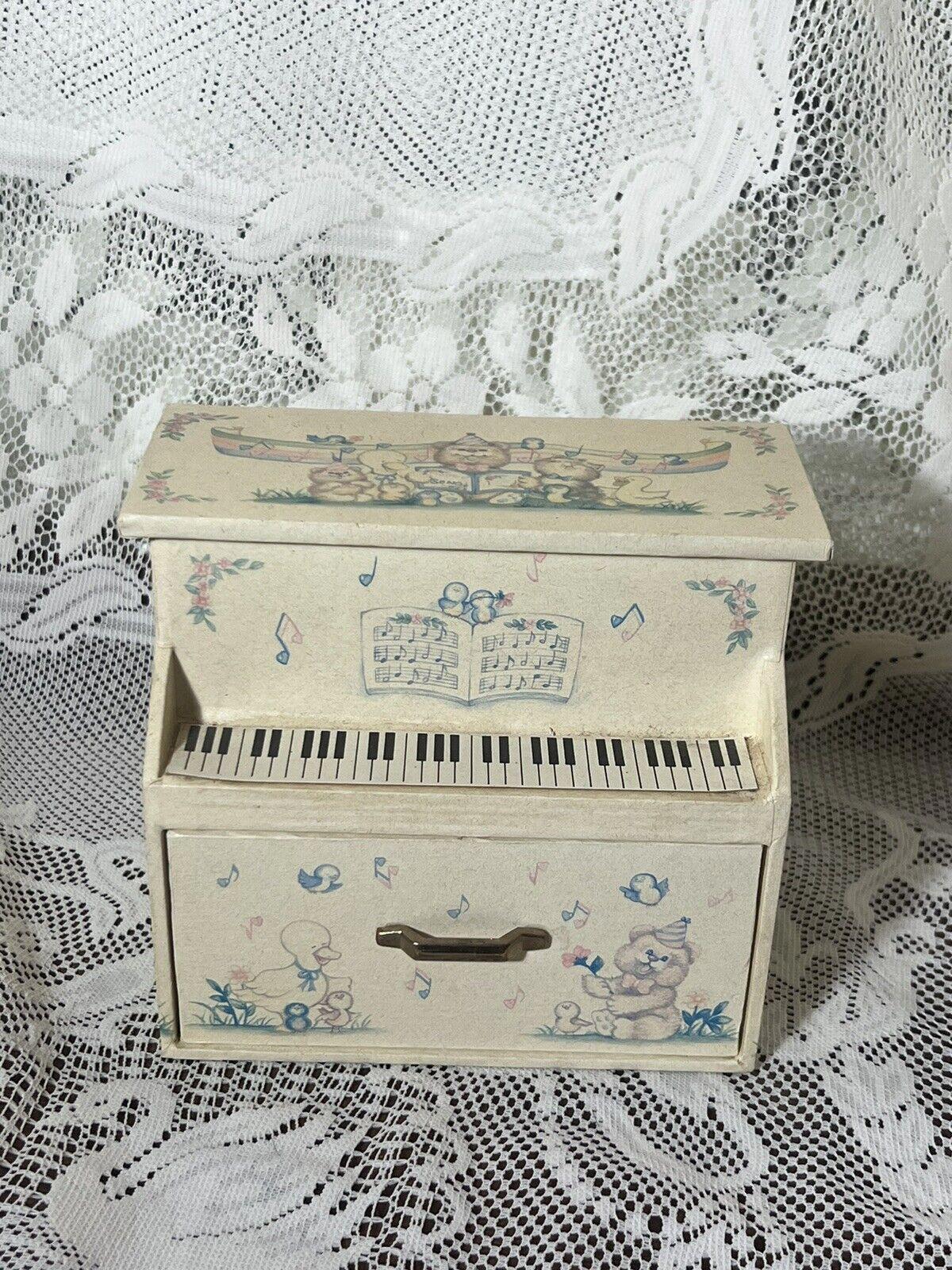 1970s Piano Shaped Wind-up Musical Jewelry Box White W/pink Lining ...