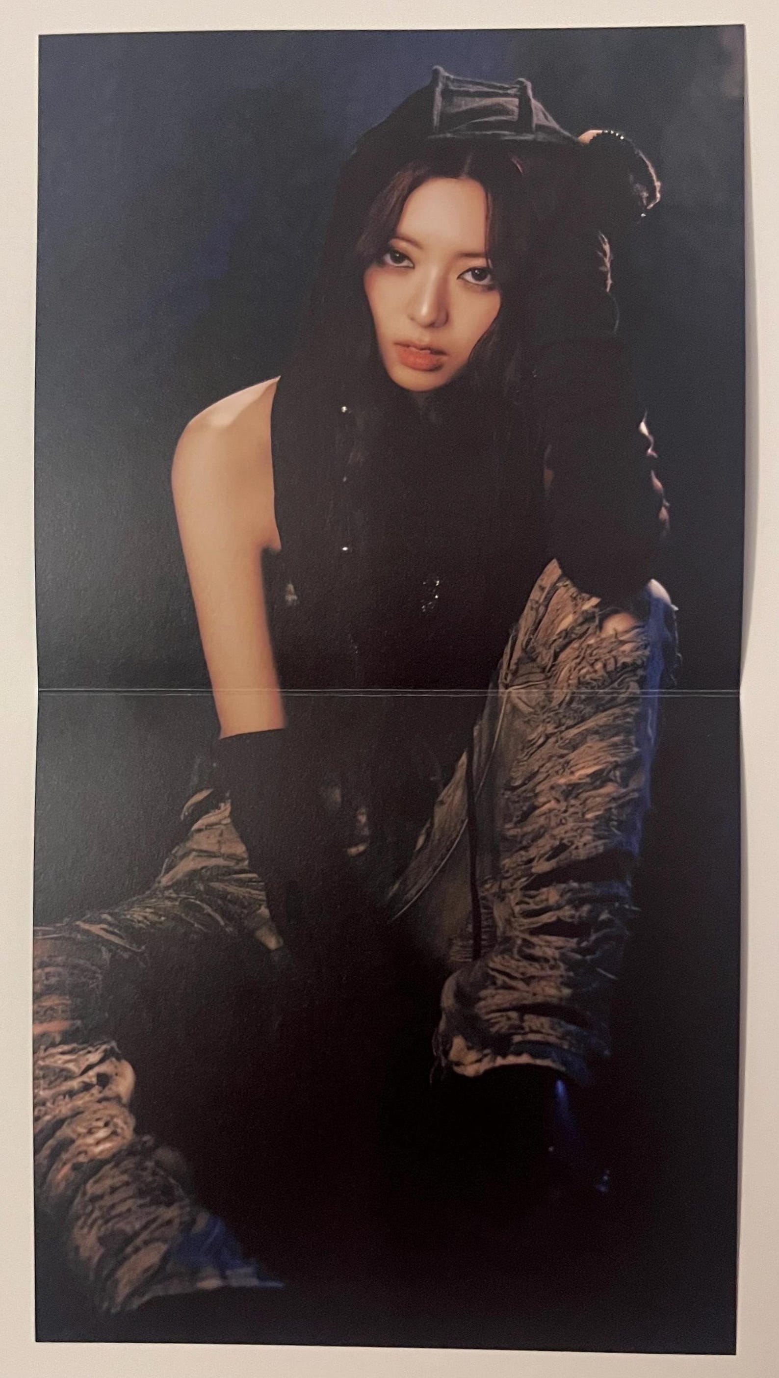 ITZY Official Album Posters/inclusions ~ Born to Be ~ ITZY ~ - Etsy