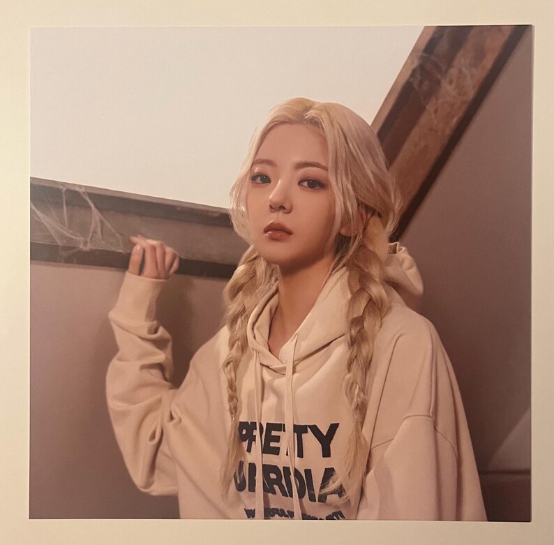 ITZY Official Album Posters/inclusions ~ Kill My Doubt 2 ~ ITZY ~ - Etsy