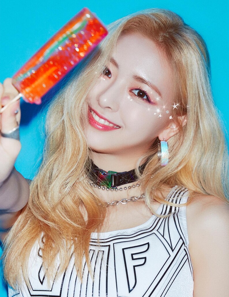 ITZY Yuna Posters 2 ~ Kpop Poster ~ ITZY ~ - Etsy