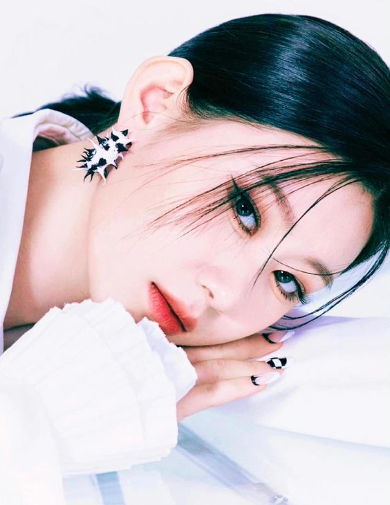 ITZY Chaeryeong Posters 1 ~ Kpop Poster ~ ITZY ~ - Etsy