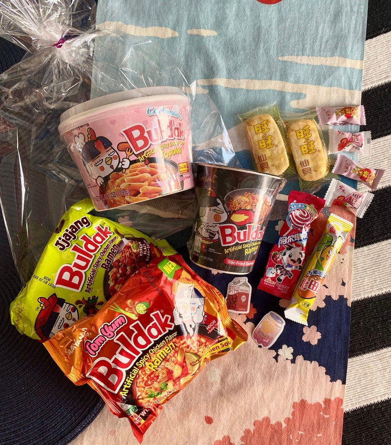 Buldak Spicy Noodles Fan Ramen Gift Bag Ramen, Topikko Korean Rice ...