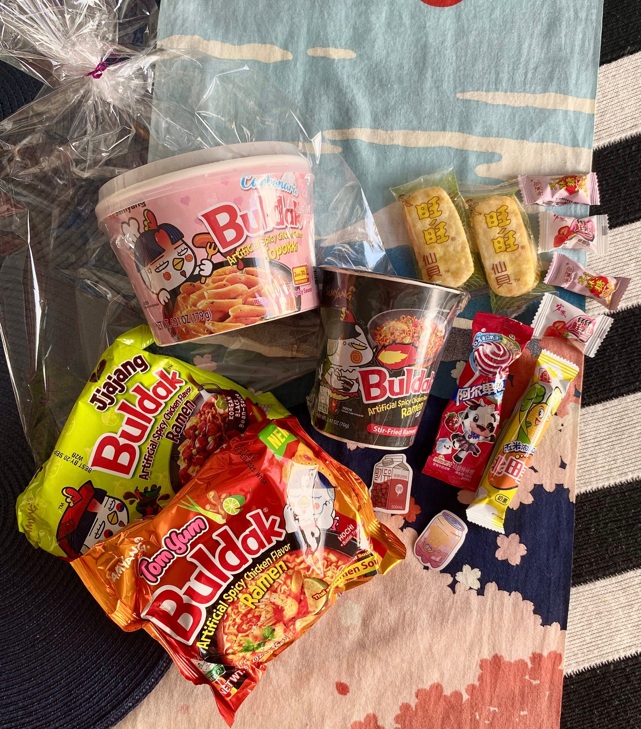 Buldak Spicy Noodles Fan Ramen Gift Bag Ramen, Topikko Korean Rice ...