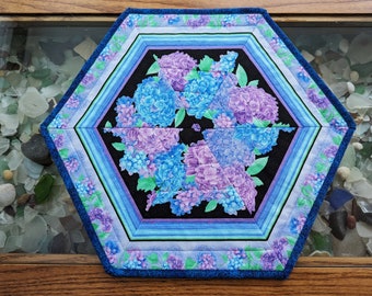 Poinsettia Quilted Hexagon Table Topper - Etsy