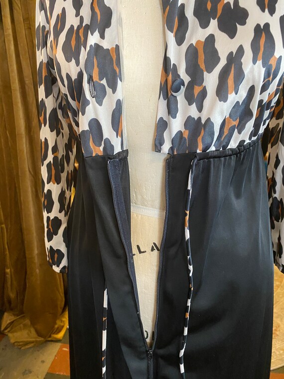 1970s dressing gown, vintage robe, leopard print, zip… - Gem
