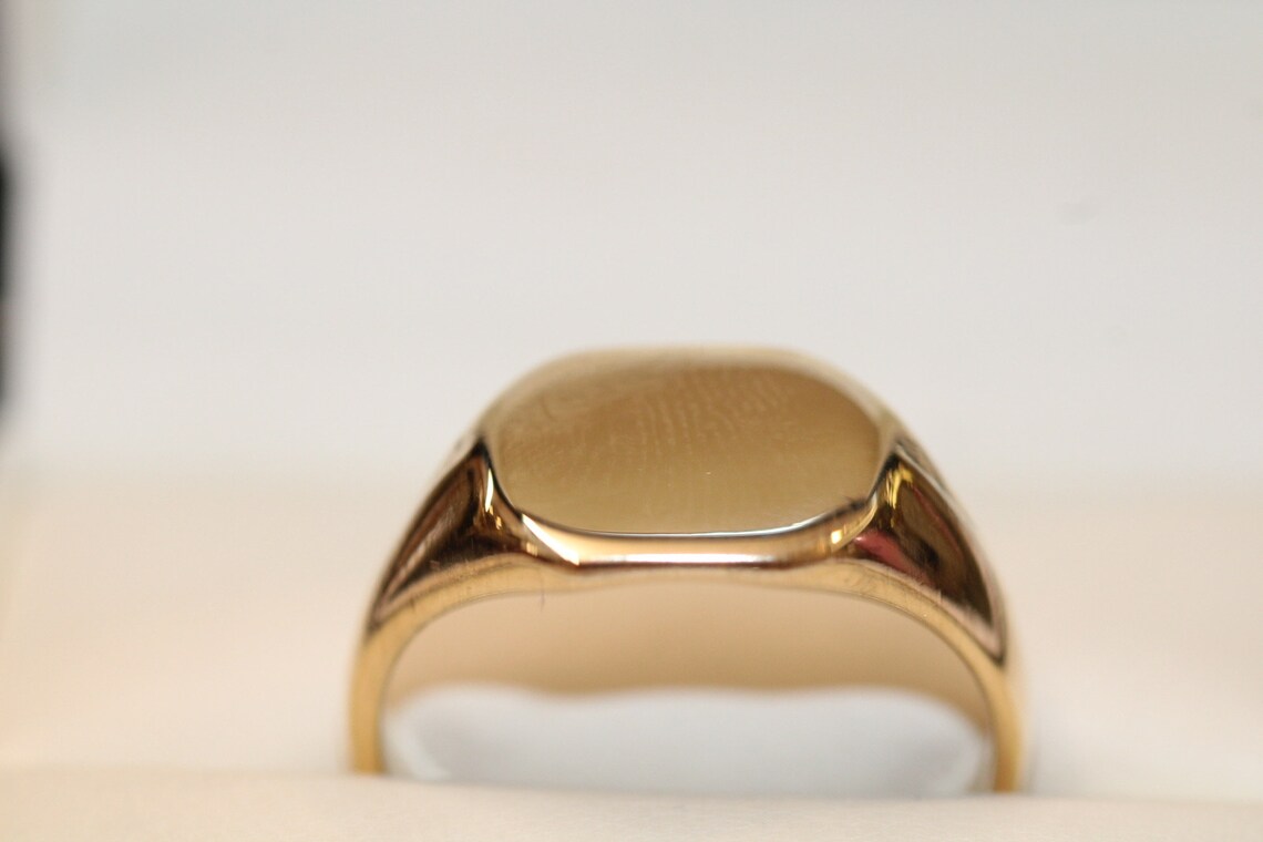 9ct Yellow Gold Signet Ring - Etsy