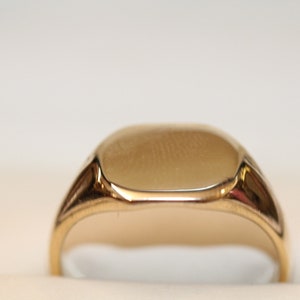 9ct Yellow Gold Signet Ring - Etsy