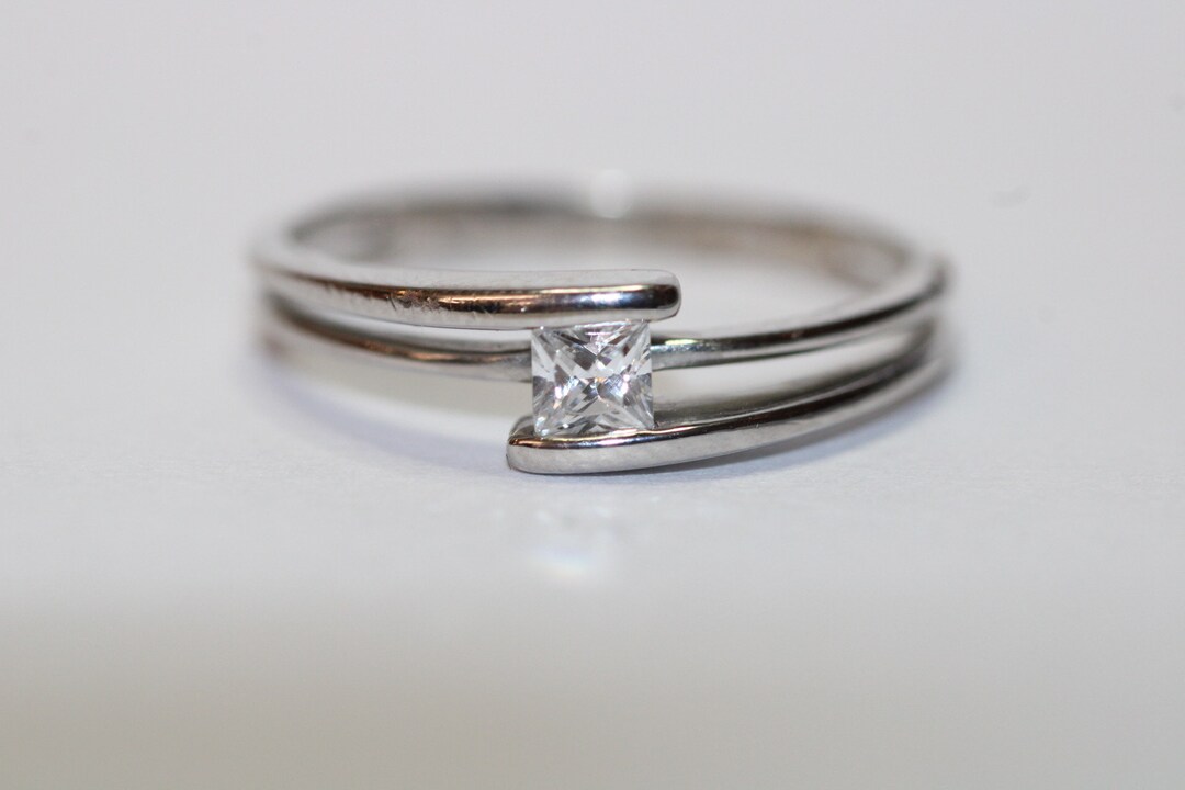 9ct White Gold CZ Open Twist Ring - Etsy