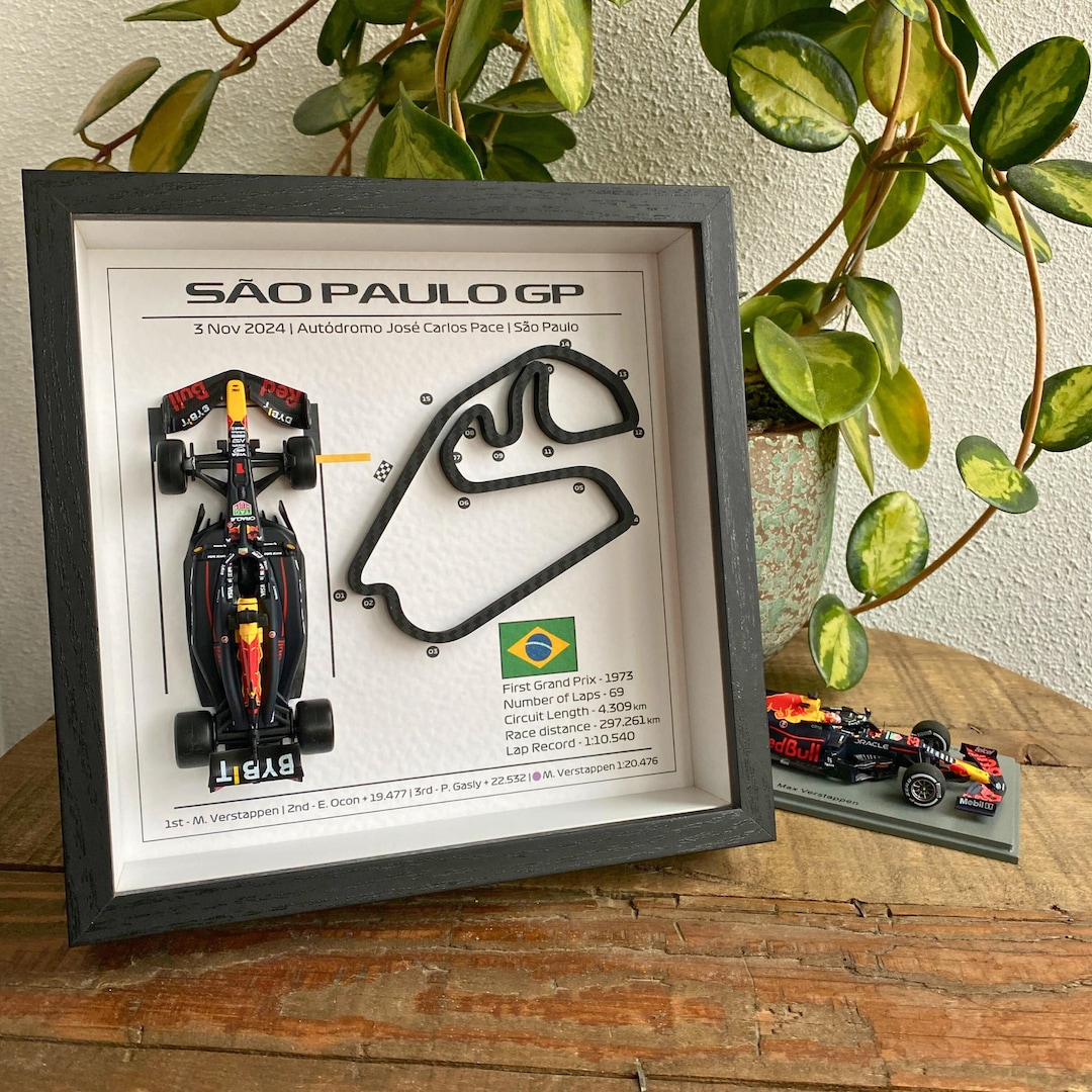 F1 Encadré GP de SAO PAULO 2024 avec la voiture gagnante de Max ...